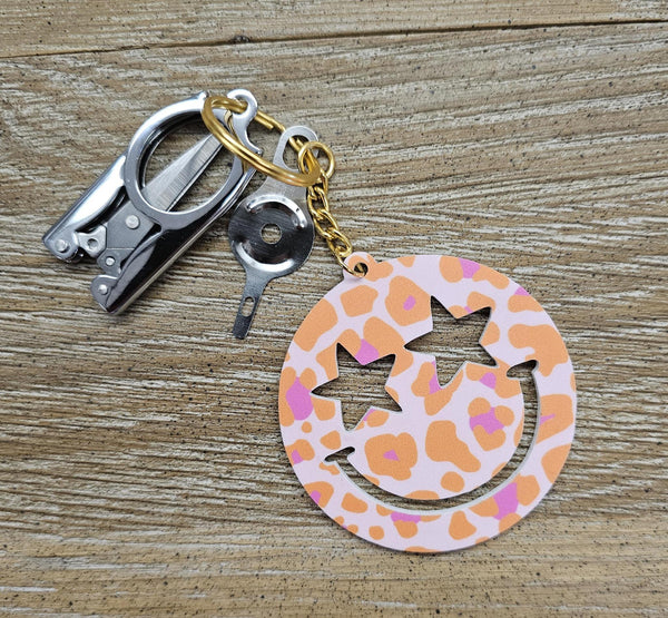 Plastic Happy Face Threader and Scissors- Pink Leopard | Stitch-Stash